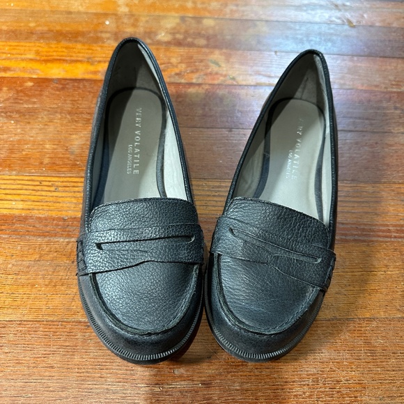 Very Volatile | Shoes | Very Volatile Black Los Angeles Vegan Leather Basic Style Loafer | Poshmark